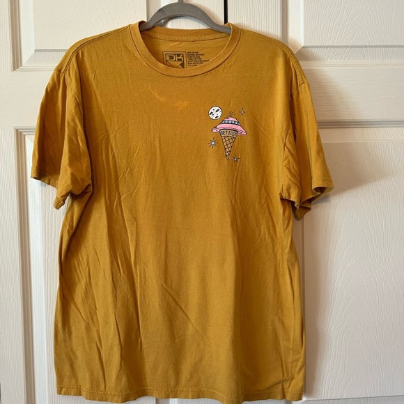 Tops | Muster Graphic T | Poshmark